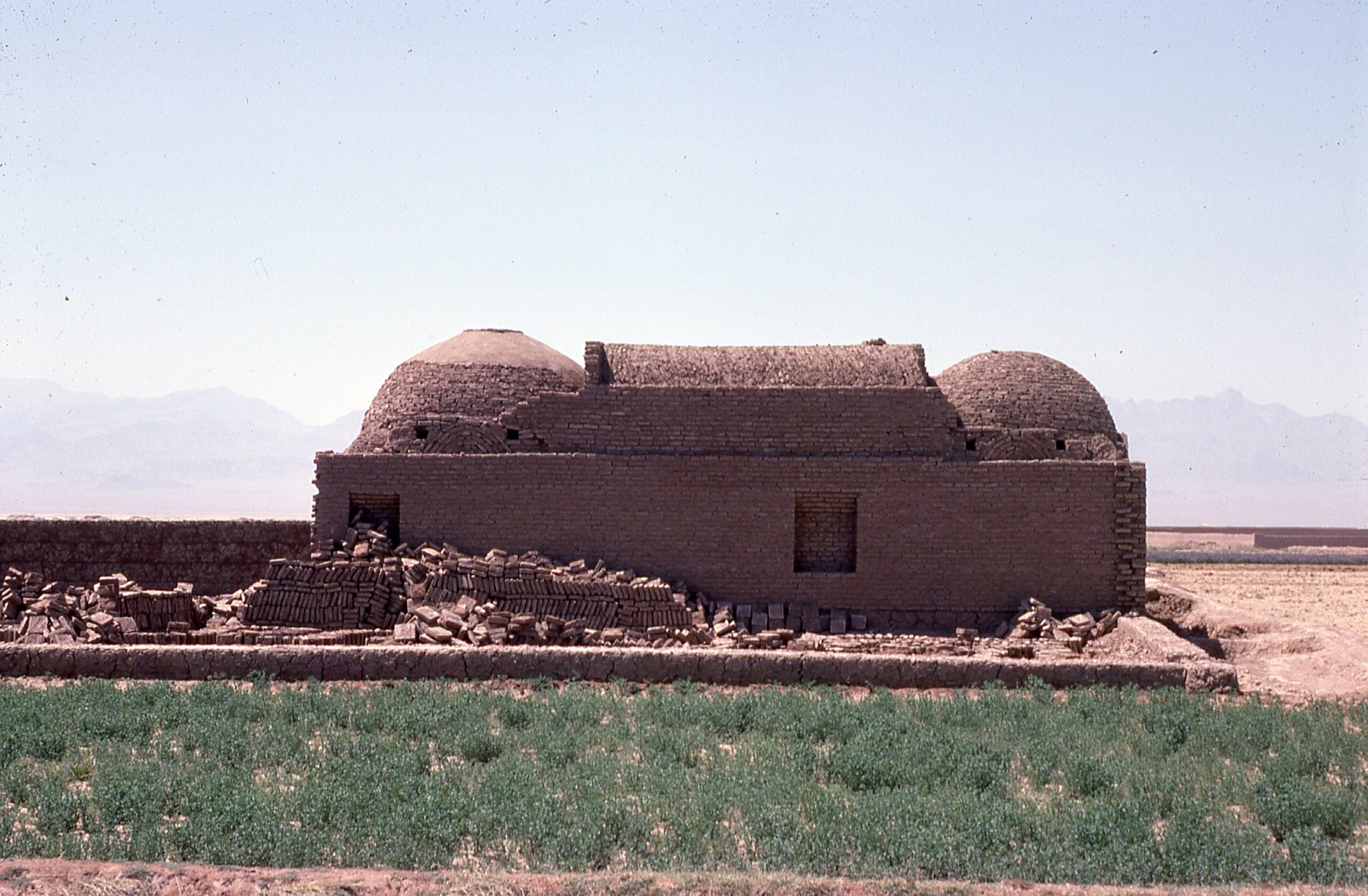 Domed and vaulted brick structure | DW Digital Archive